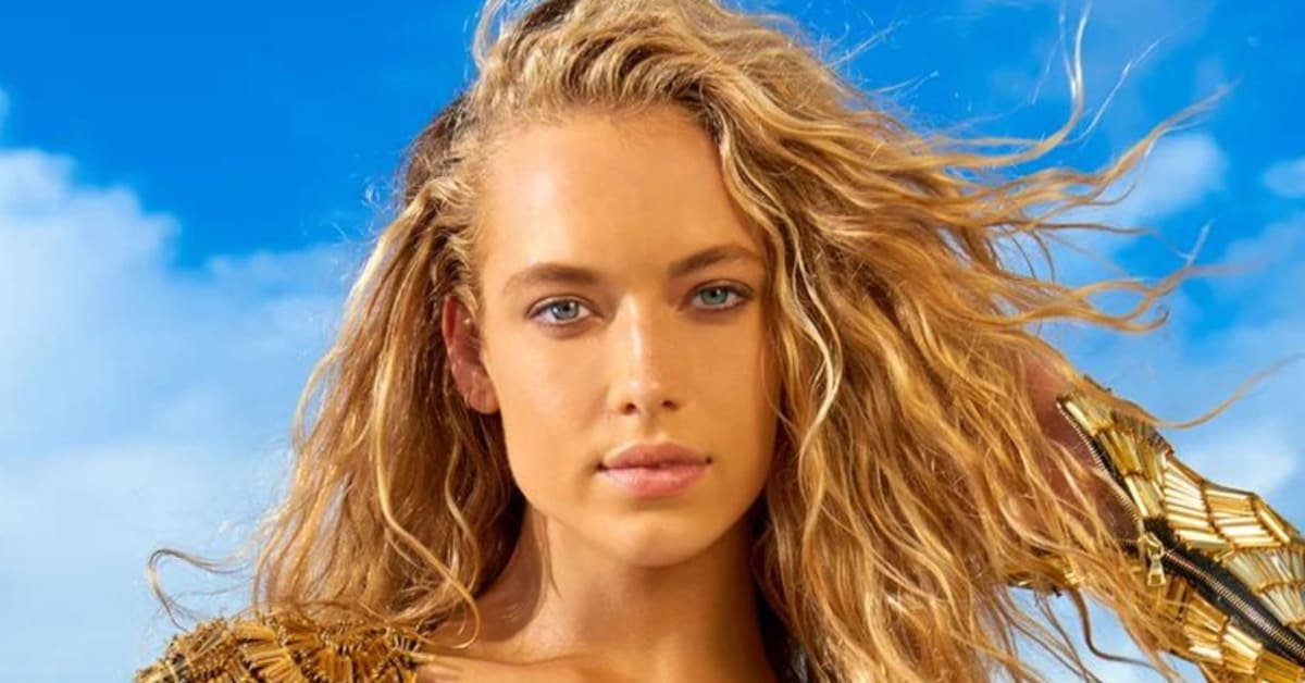 8 Gorgeous Photos of Hannah Ferguson in Fiji - Swimsuit | SI.com