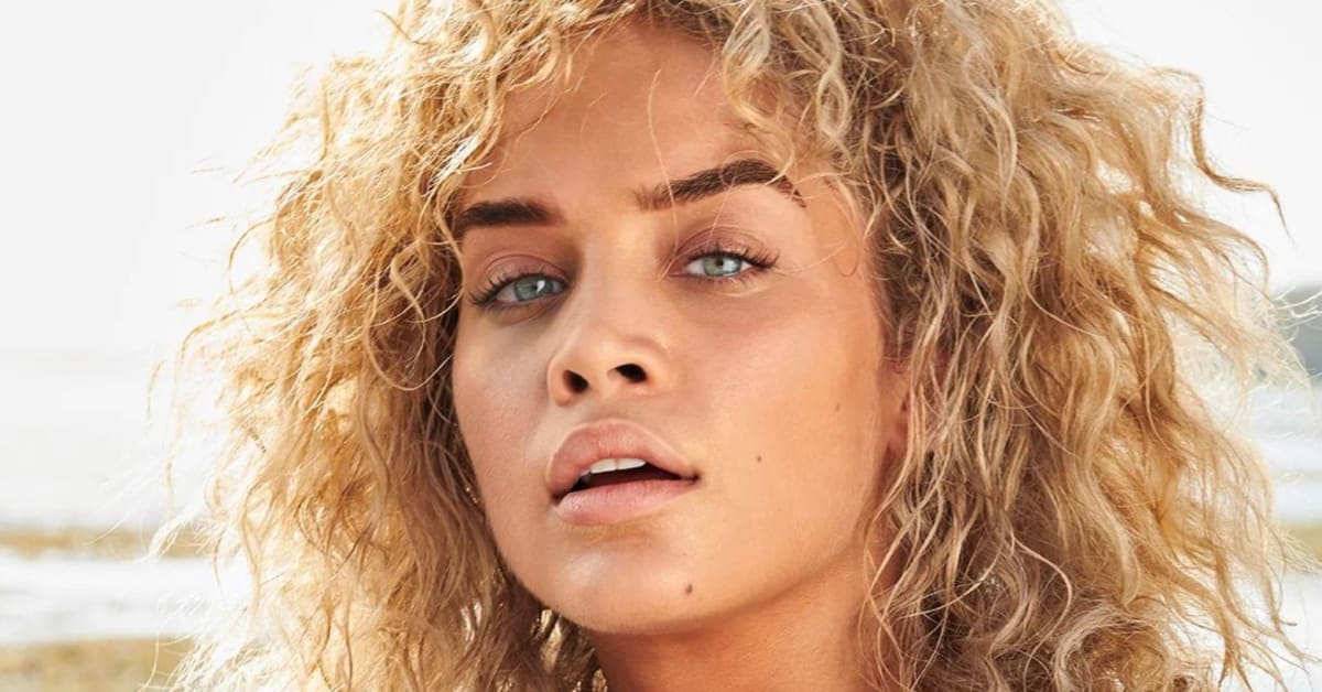 10 Incredible Photos of SI Swimsuit Issue Cover Model Jasmine Sanders in Bali - Swimsuit | SI.com