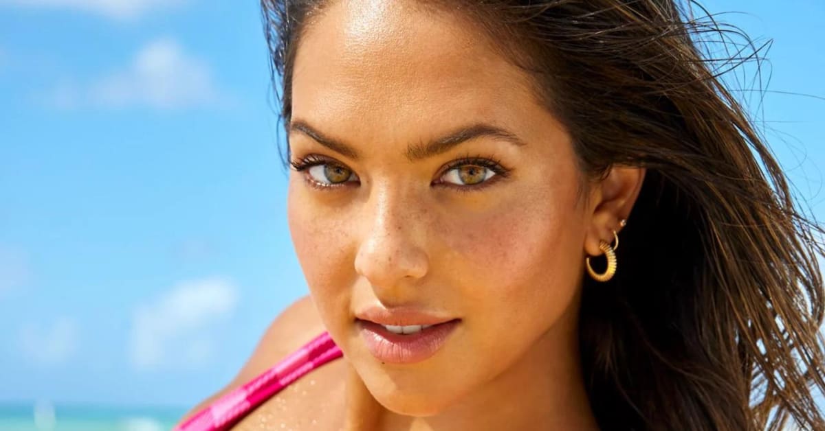 10 Incredible Photos of Co-Rookie of the Year Christen Harper in ...