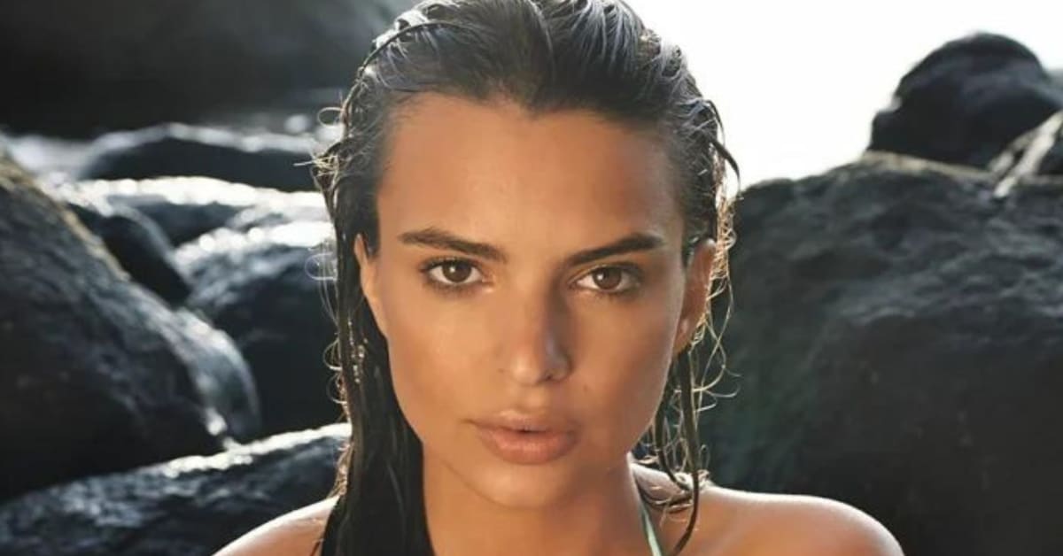 10 Stunning Photos of ‘New York Times’ Best-Selling Author Emily Ratajkowski in Hawai’i ...
