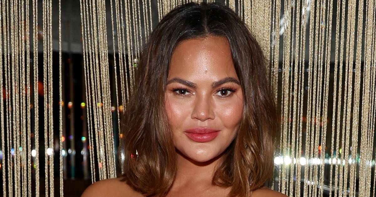 Chrissy Teigen’s Legs Are Tremendous in Dramatic Strapless Mini ...