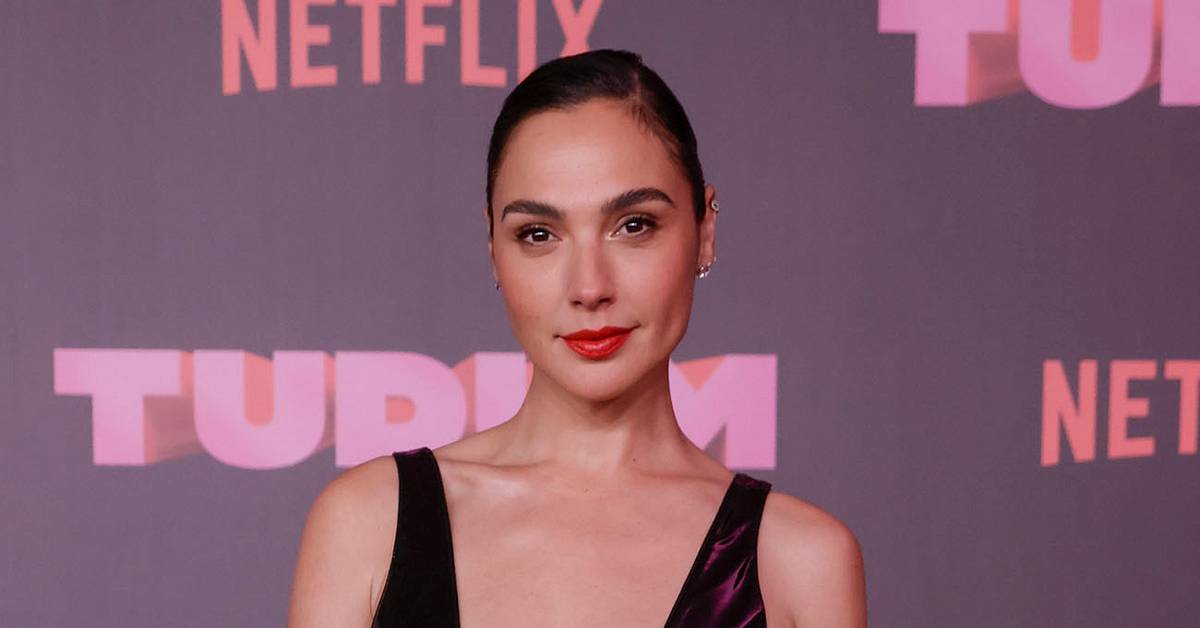 ‘wonder Woman Gal Gadot Paired Her Sleek Black One Piece With The