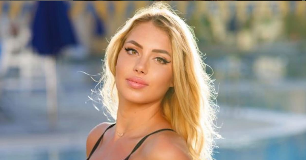 College Swimmer Andreea Dragoi Shined on the Runway at New York Swim ...