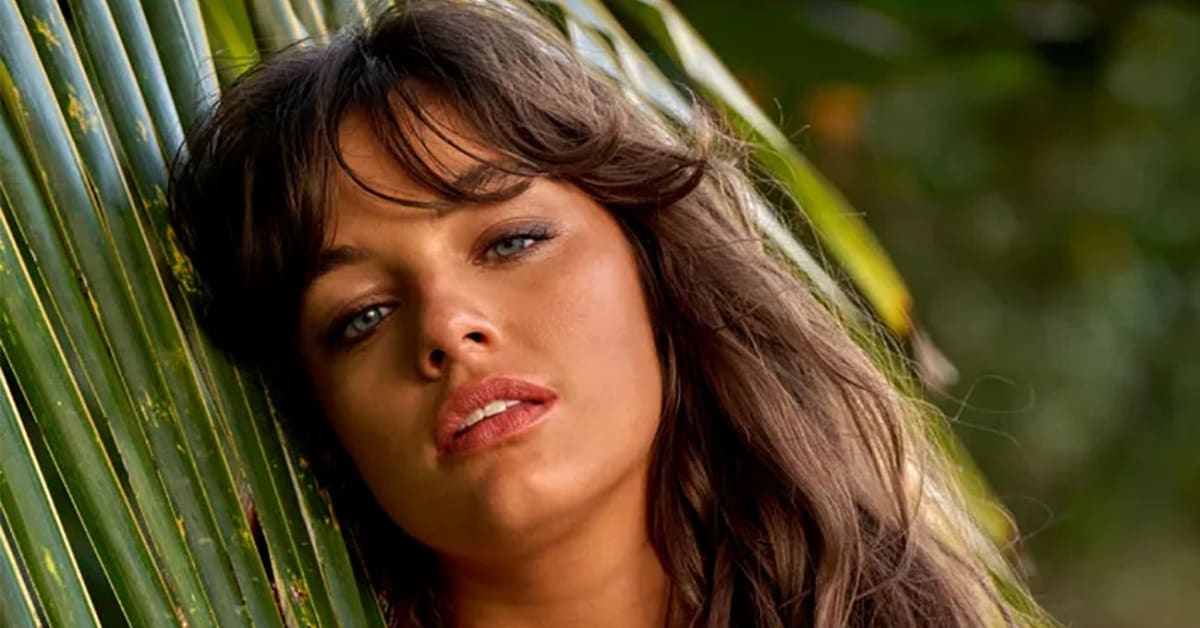 Sixtine’s Favorite Look From Her SI Swim Photoshoot Wasn’t Even a Real ...