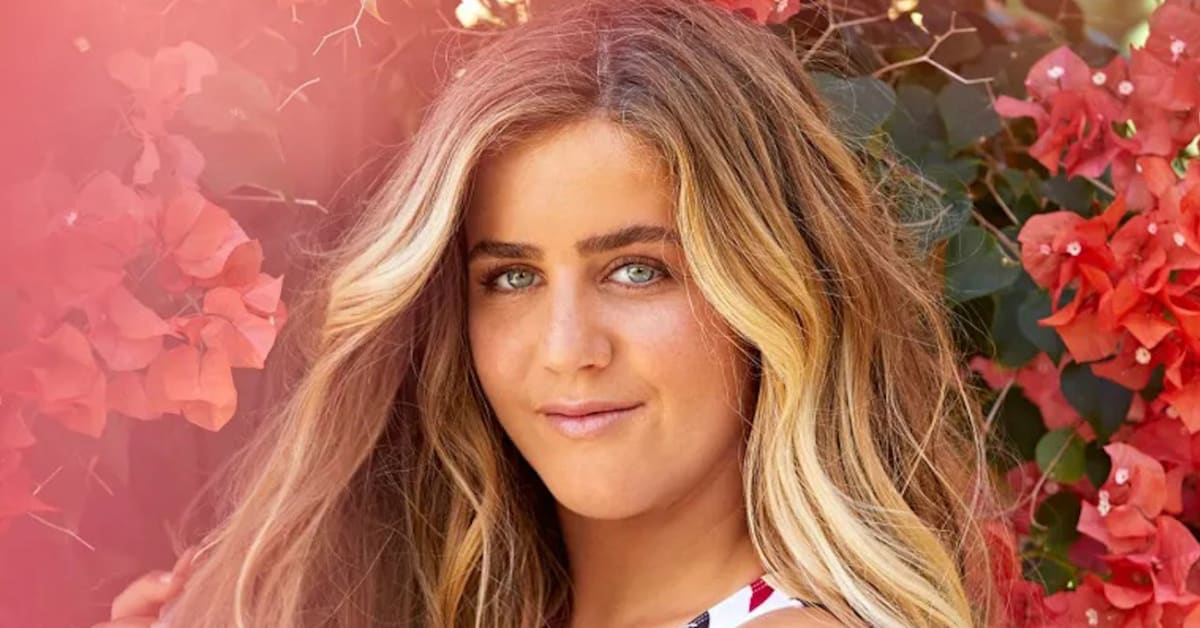 8 Stunning and Sporty Photos of Pro Surfer Caroline Marks in Turks and ...