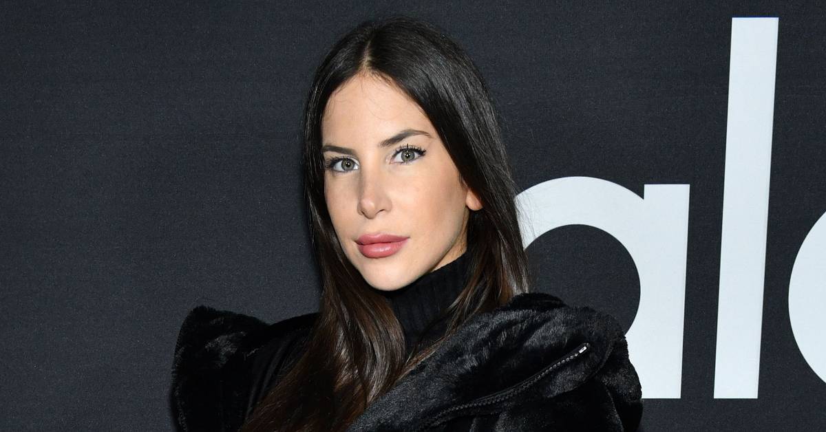 Fitness Influencer Jen Selter Flaunts Curves in Long Sleeve Black ...