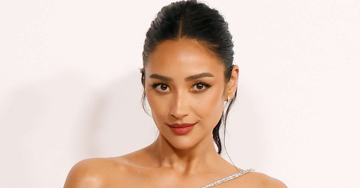 Shay Mitchell Flaunts Toned Legs in Bright Red Figure-Hugging Gown With ...