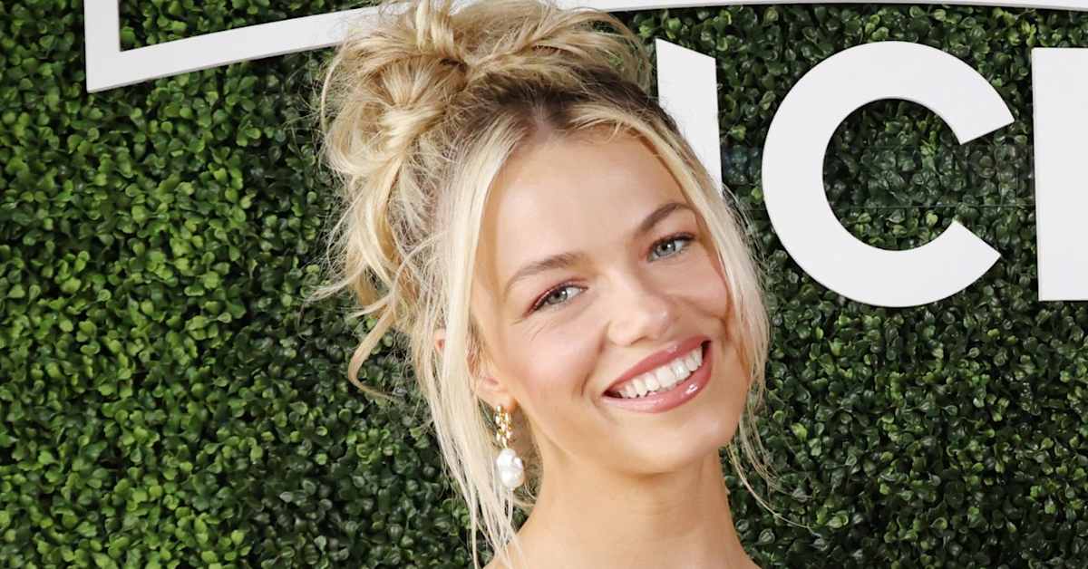 Hailey Clauson Serves Classy Marilyn Monroe Vibes in Blonde Bob and 4 ... Hailey Clauson Serves Classy Marilyn Monroe Vibes in Blonde Bob and 4 ...
