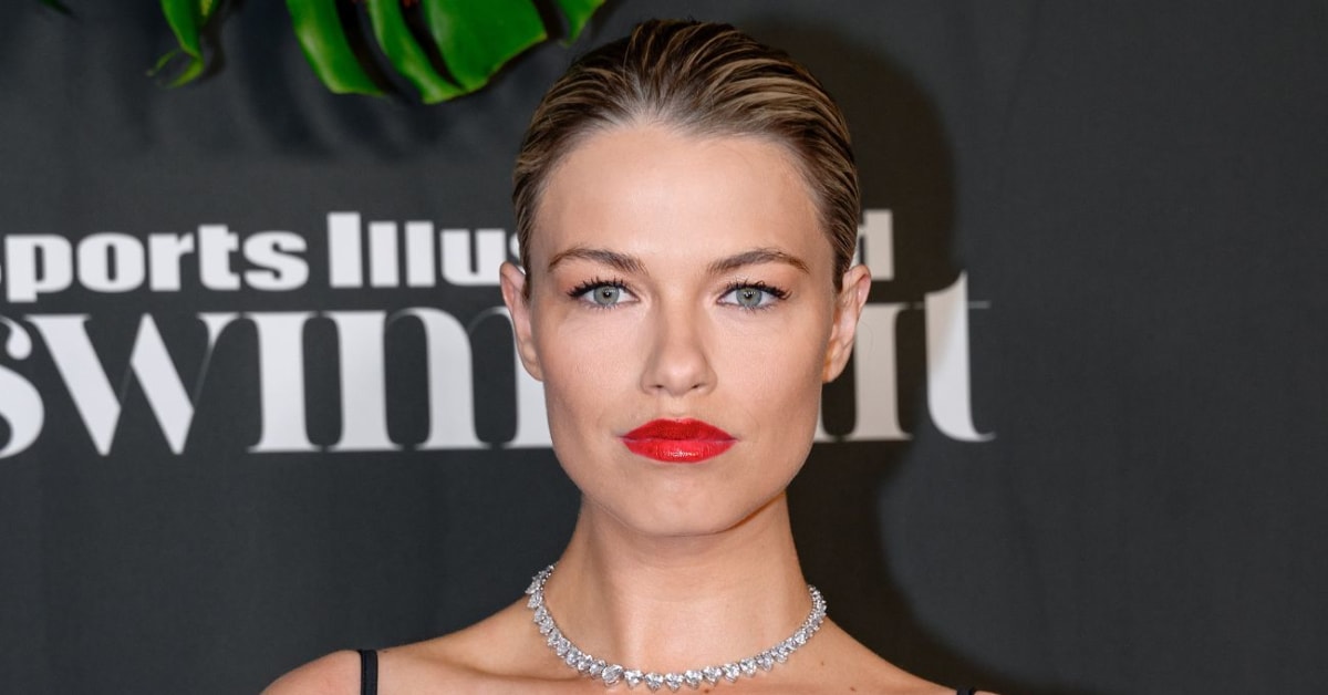 Hailey Clauson Serves Legs for Days in Micro Belted Blazer Dress and ... Hailey Clauson Serves Legs for Days in Micro Belted Blazer Dress and ...