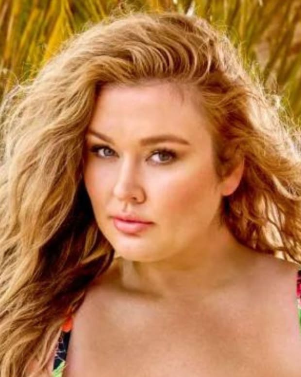Hunter McGrady SI Swimsuit Model Page - Swimsuit | SI.com